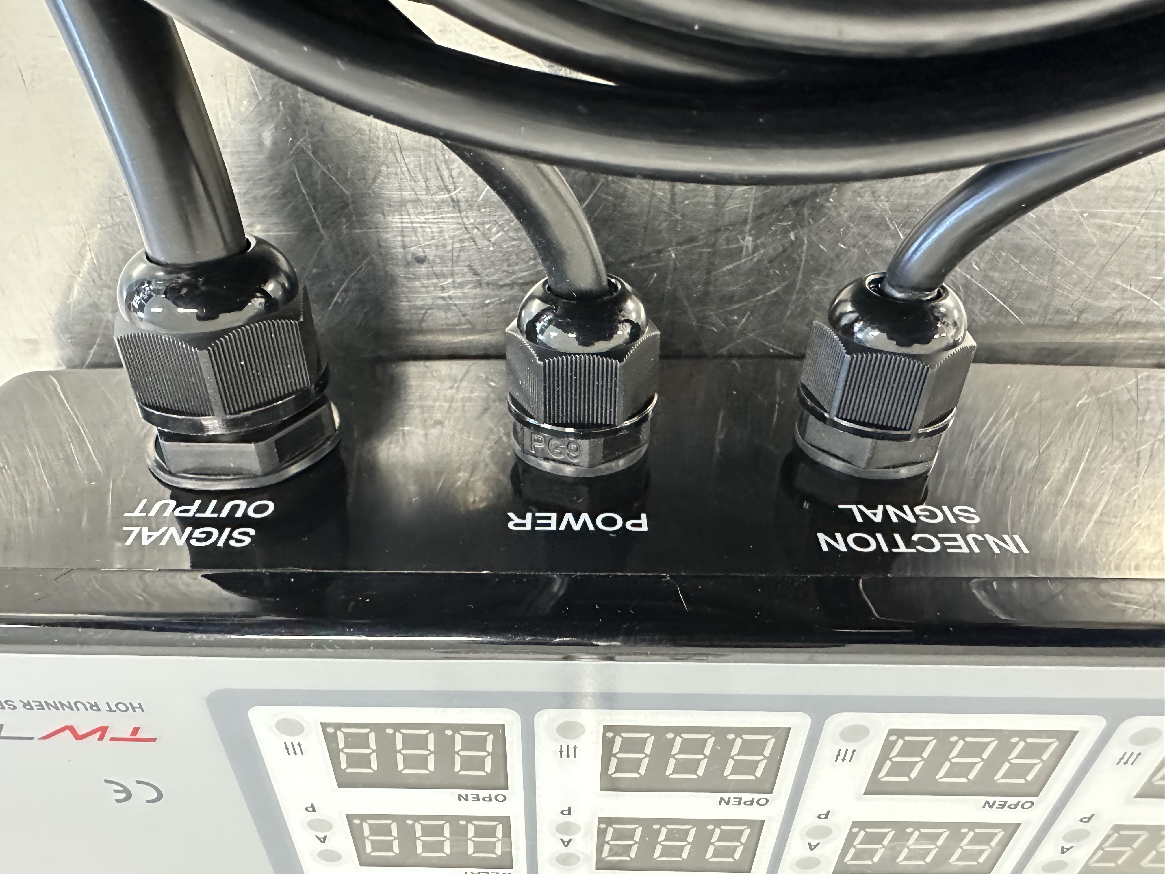 TW700 / Hot Runner Sequence Controller / YUDO