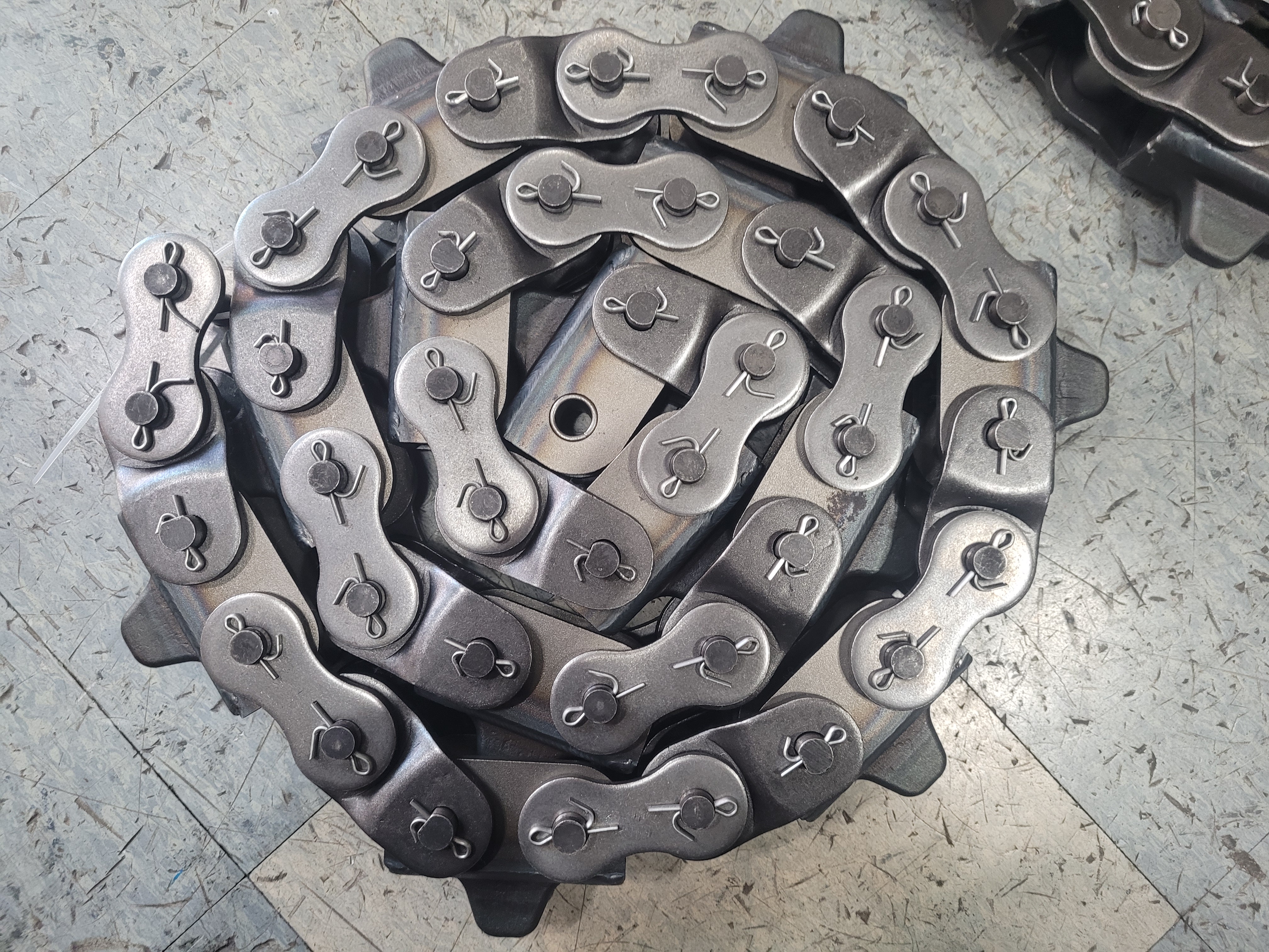 TR348 / Caterpillar Chain / DONGWOO CHAIN
