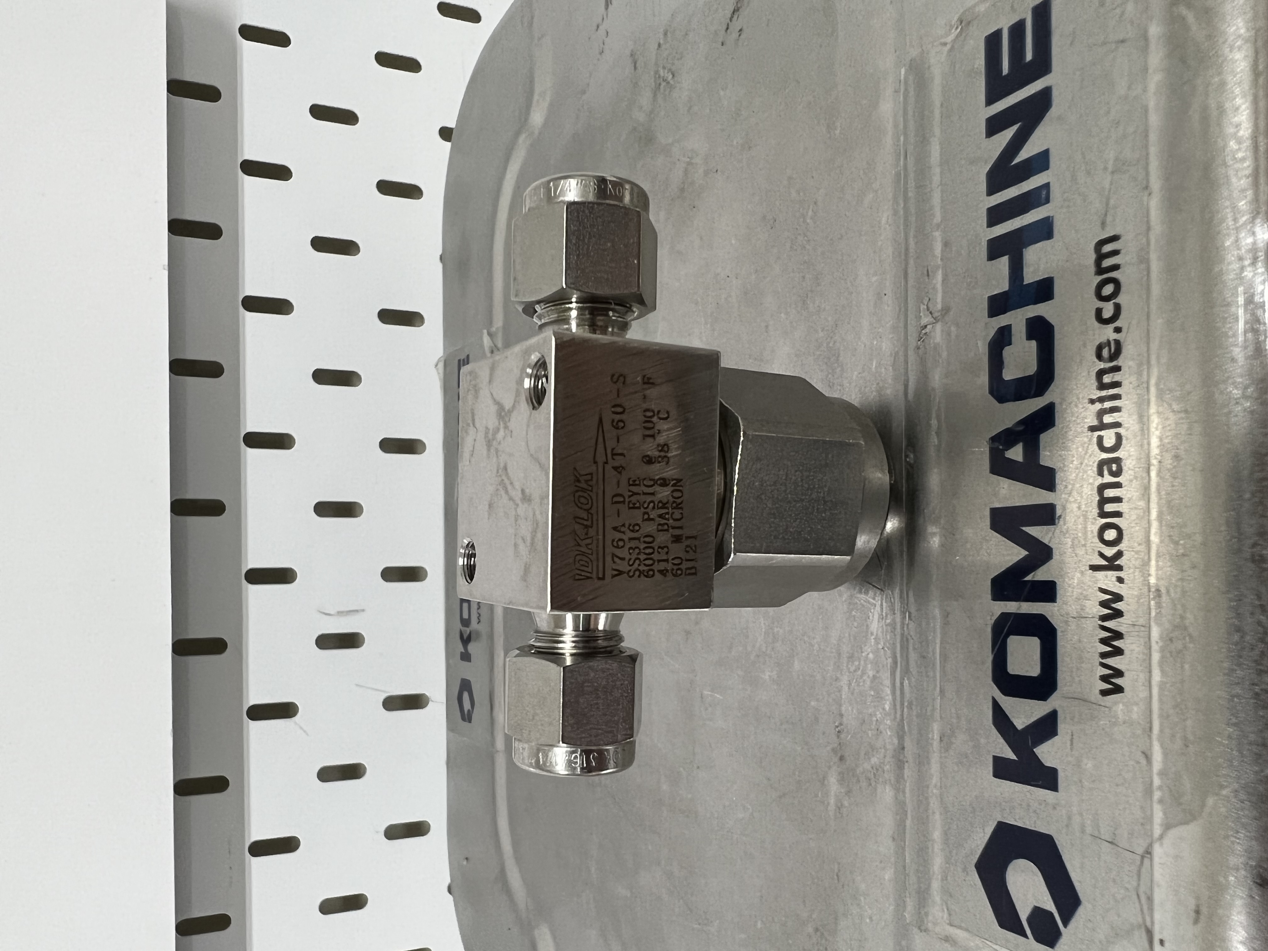 V76A-D-4T-60-S / Tee Filter / DK-LOK