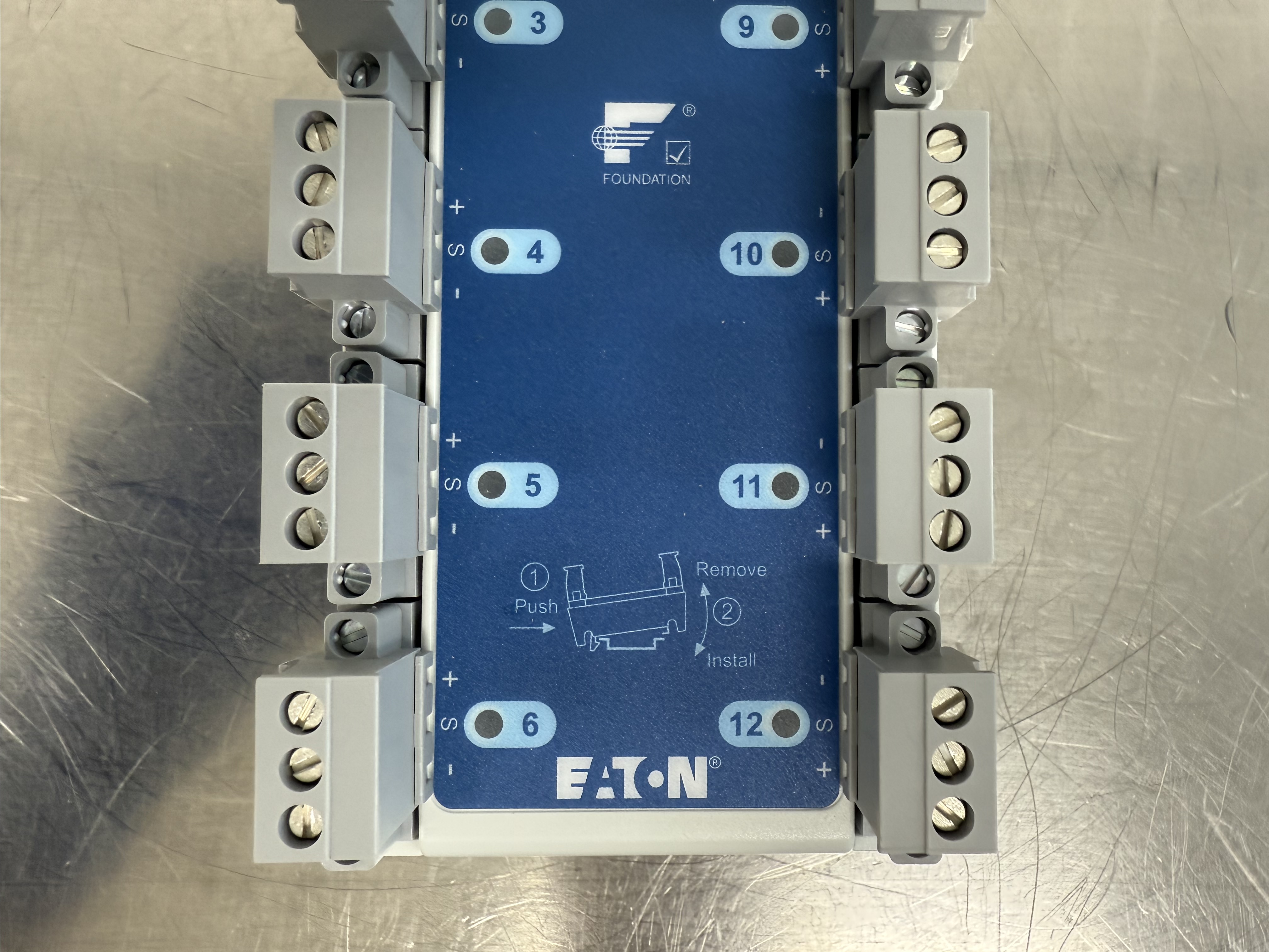 F312 / 12-Way Megablock F300 / EATON